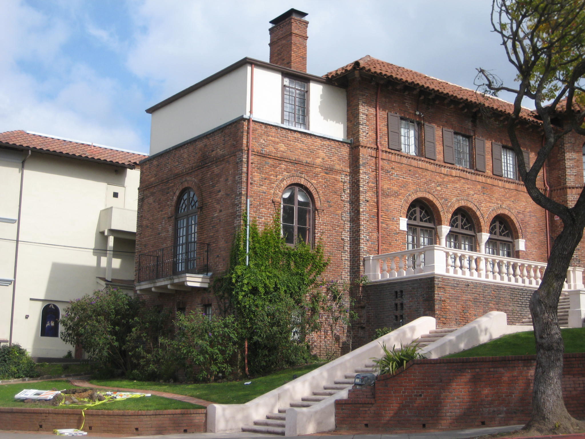 Oak Tree at Chapter House Falls Into Street | Delta Xi of Phi Gamma Delta